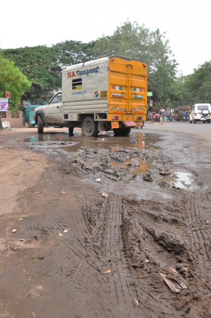 MYLAPORE TIMES - Slushy Road alongside Sanskrit College