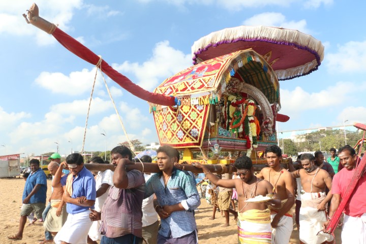 MYLAPORE TIMES - Masi magam: Devotees crowd Marina beach