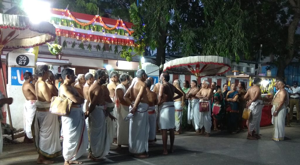 MYLAPORE TIMES - Srirangam andavan swamigal given traditional welcome ...