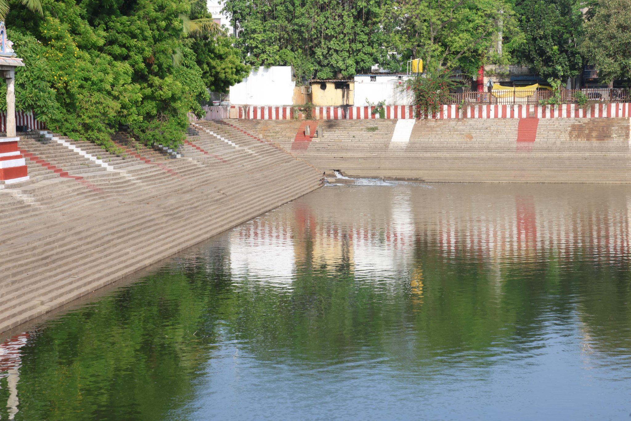 MYLAPORE TIMES - Parched tank of Sri Kapali Temple: Metrowater pumps in ...